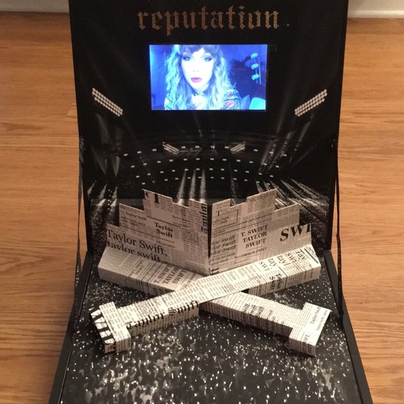Taylor Swift | Accessories | Taylor Swift Reputation Stadium Tour Vip ...